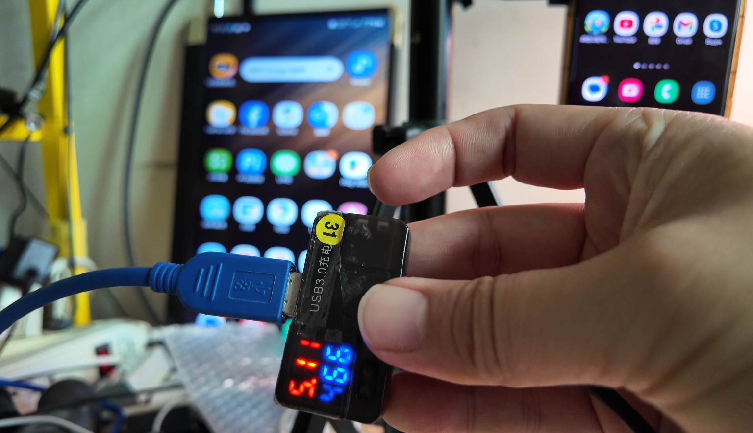 As shown in the image: DC 5.11V 466mA