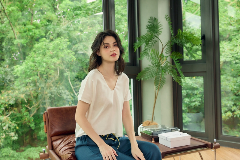 亞麻天絲V領上衣 3色（現貨） | Nicoco Daily